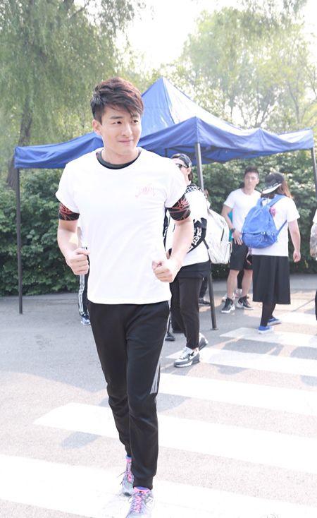 孙艺洲机场怼狗仔孙艺洲个人简历孙艺洲生活照娱乐动态